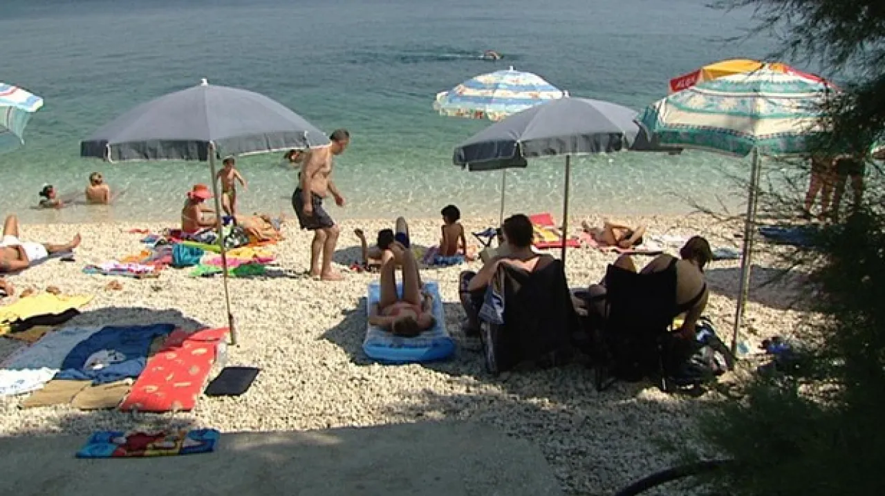 Turisté se vrací do Evropy, letoviska jsou přeplněná — ČT24 — Česká televize