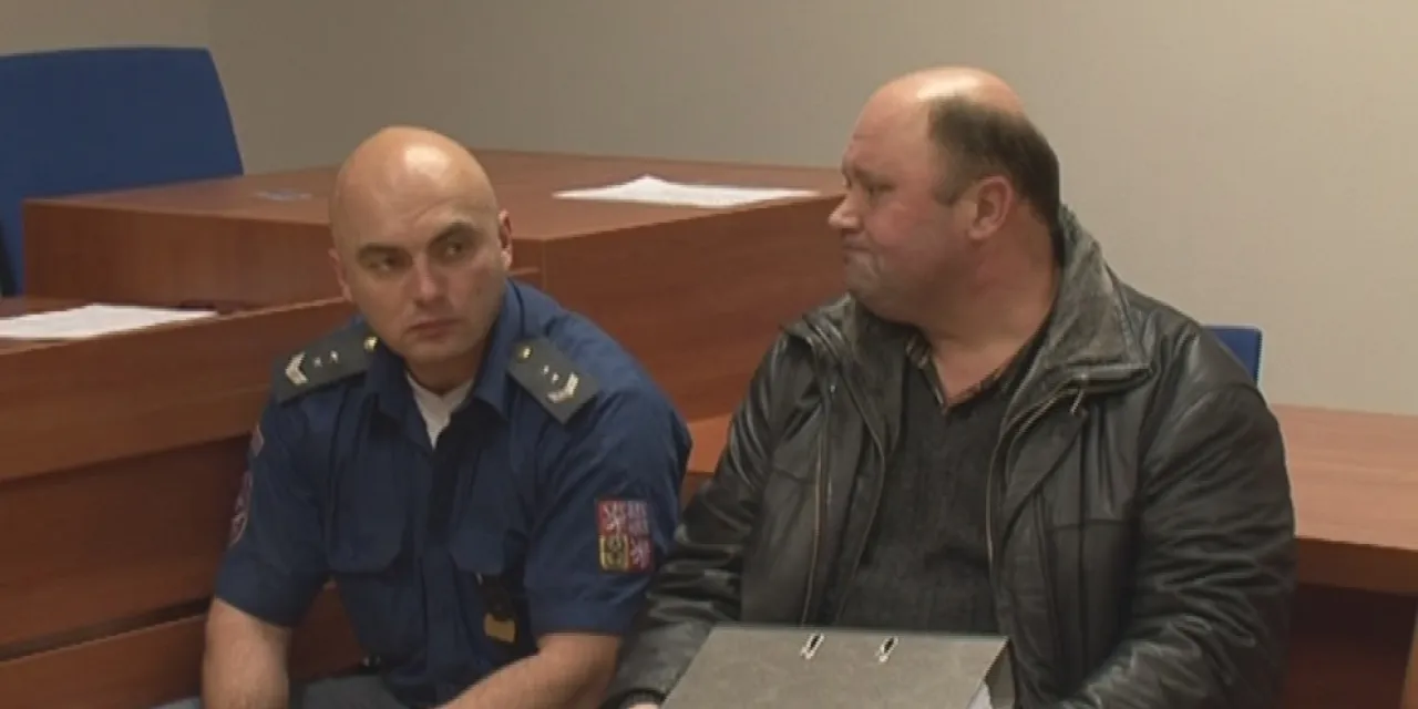 Starosta Hajan dostal za prodej pozemků téměř 4 roky — ČT24 — Česká televize