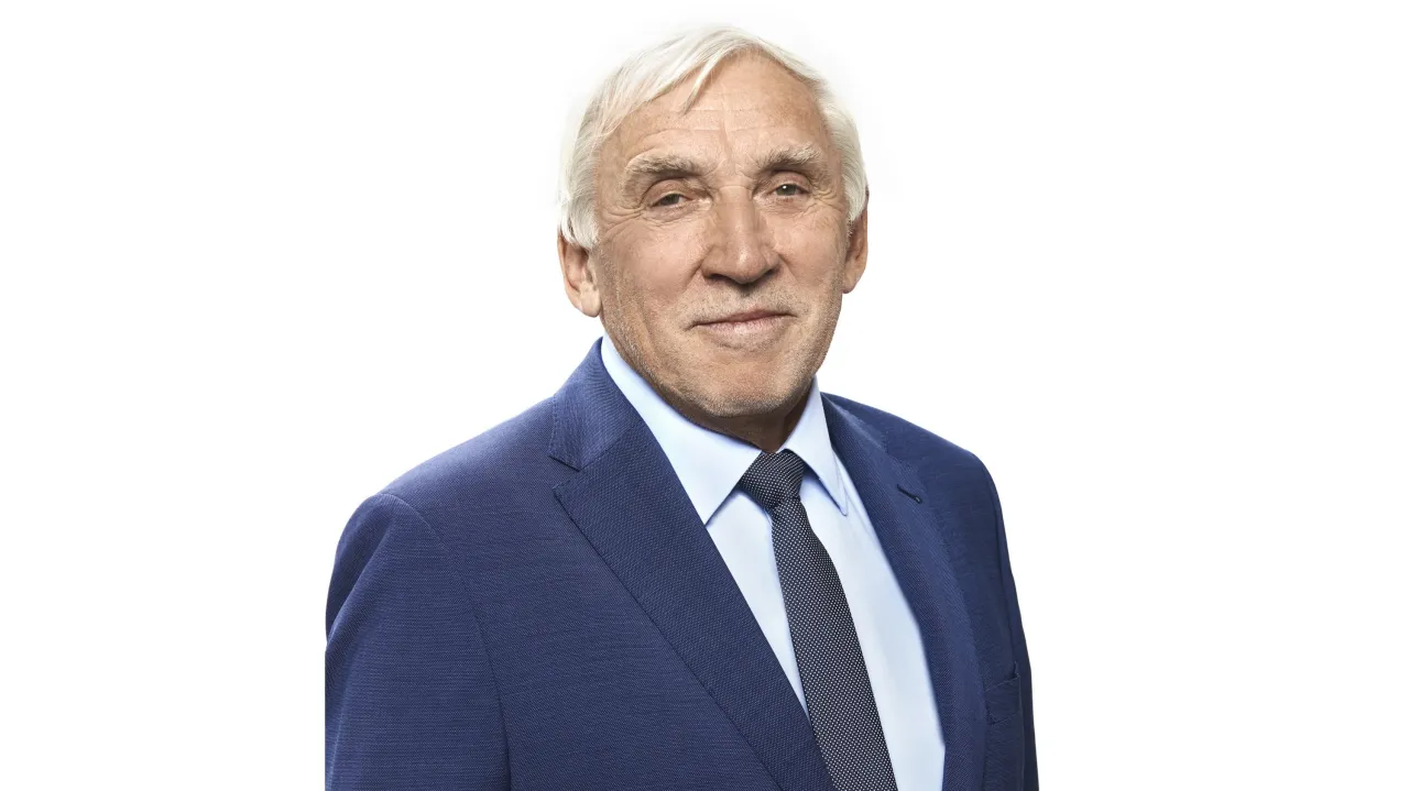 Jiří Růžička obhájil senátorský mandát už v prvním kole — ČT24 — Česká ...