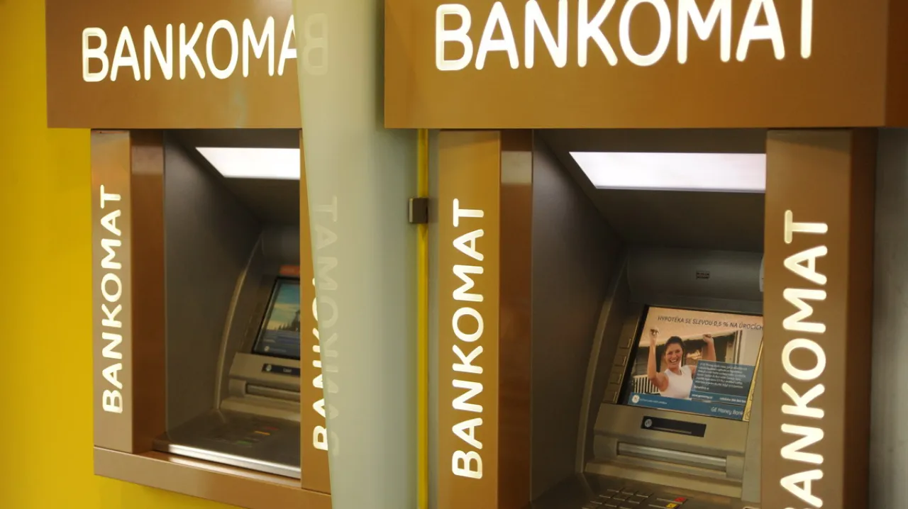 Nejvstřícnější českou bankou zvolena GE Money — ČT24 — Česká televize