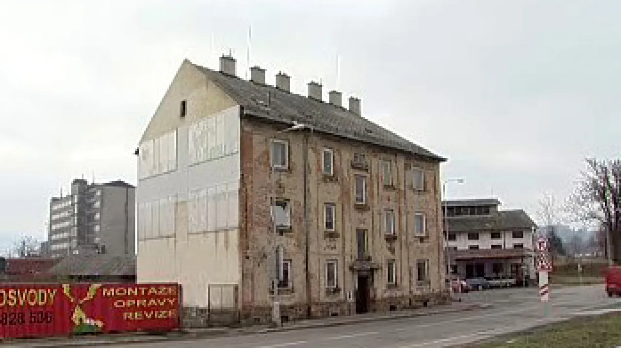 Kvůli osmi tisícům prodal exekutor dům — ČT24 — Česká televize