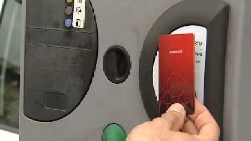 Smlouva na kartové centrum Opencard je neplatná, tvrdí audit — ČT24 — Česká televize