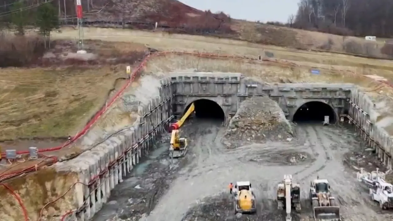 Silničáři budují tunel u Vysokého Mýta. Aby vše stihli, pracují v noci i o víkendech — ČT24 ...