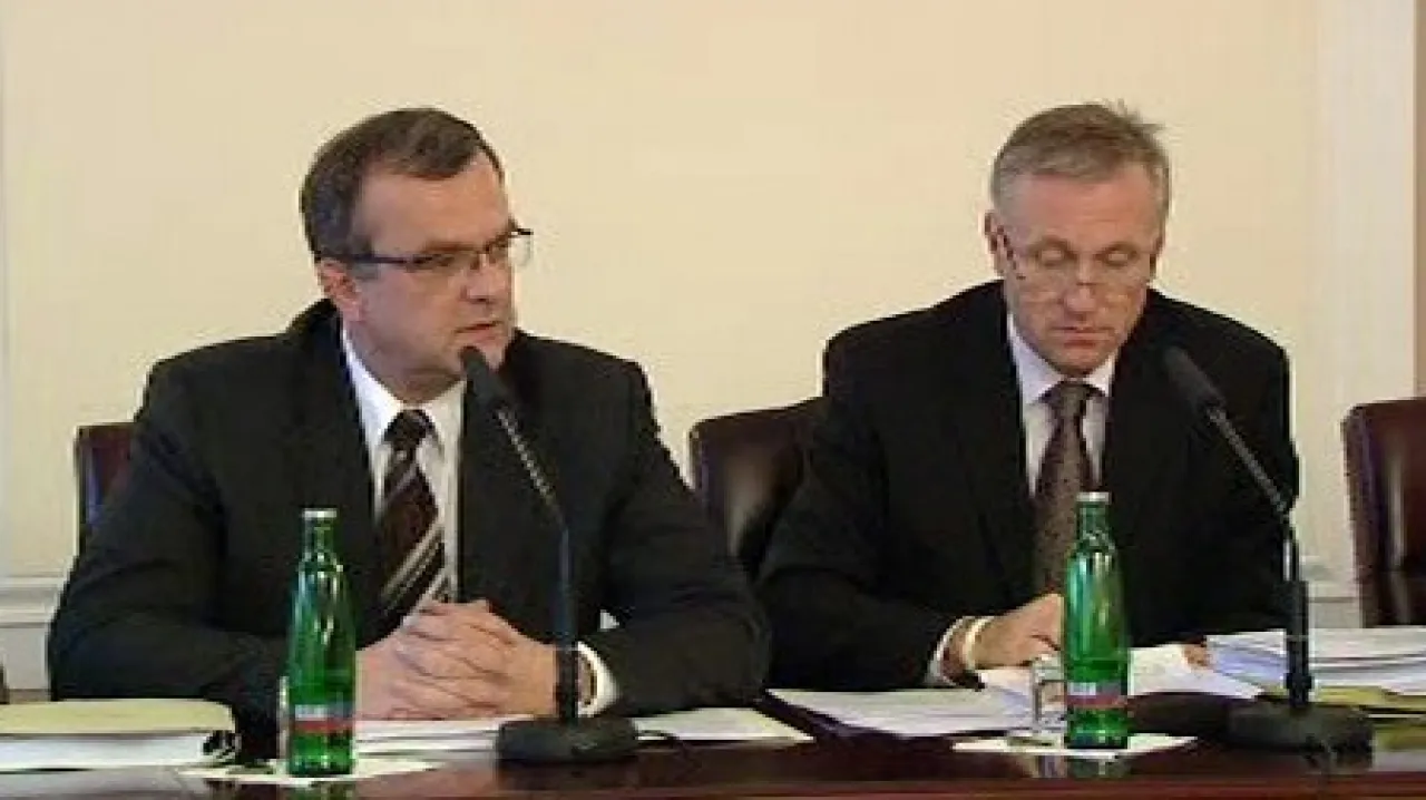 Ratifikace Lisabonu zdárně pokračuje - s tím pojede Topolánek do Bruselu — ČT24 — Česká televize