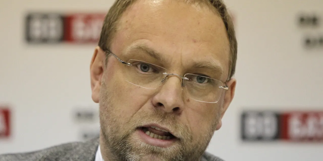 Advokát Tymošenkové žádá o azyl v Česku — ČT24 — Česká televize