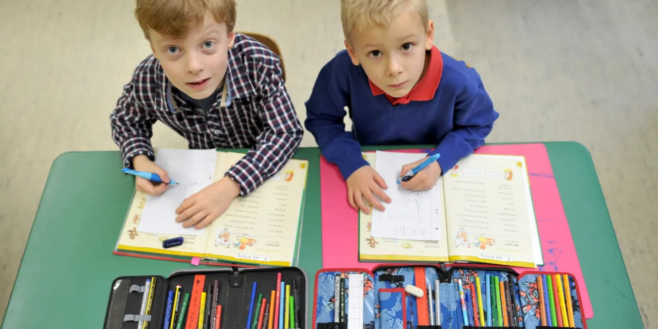 Prvňáků je více než loni, Zeman jim popřál tablet od rodičů — ČT24 ...