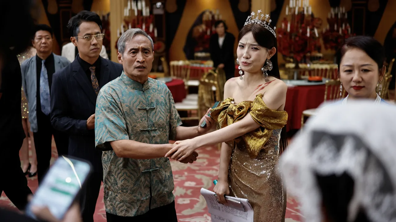 Stačí dvě minuty a mobil. Mikrodramata z Číny „tiktokizují“ seriály ...