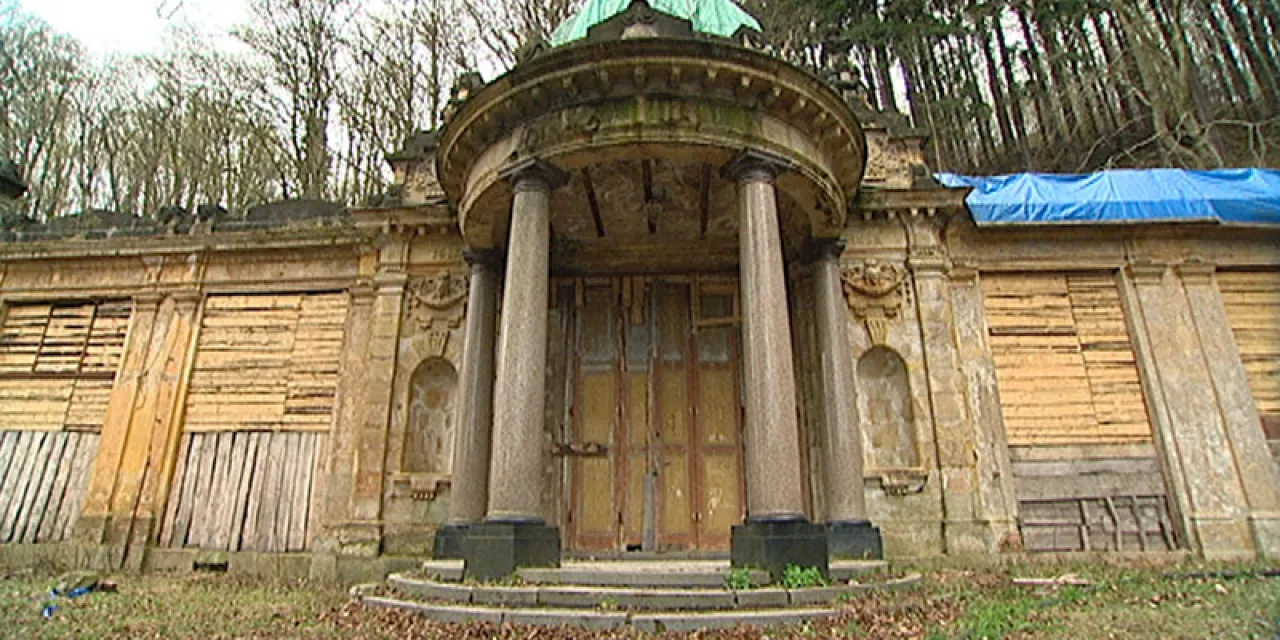 Chátrající Lázně Kyselka - selhání státu na všech úrovních — ČT24 ...