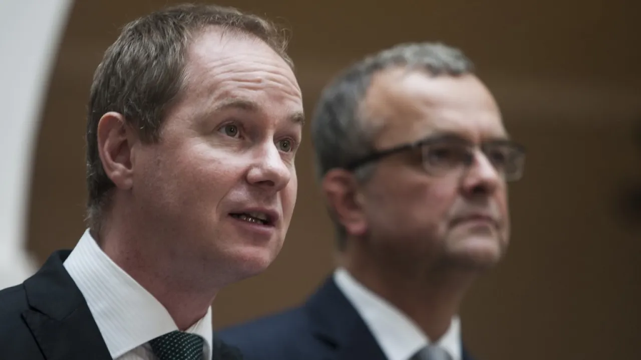 Starostové jednou nohou venku z chomoutu s TOP 09 — ČT24 — Česká televize