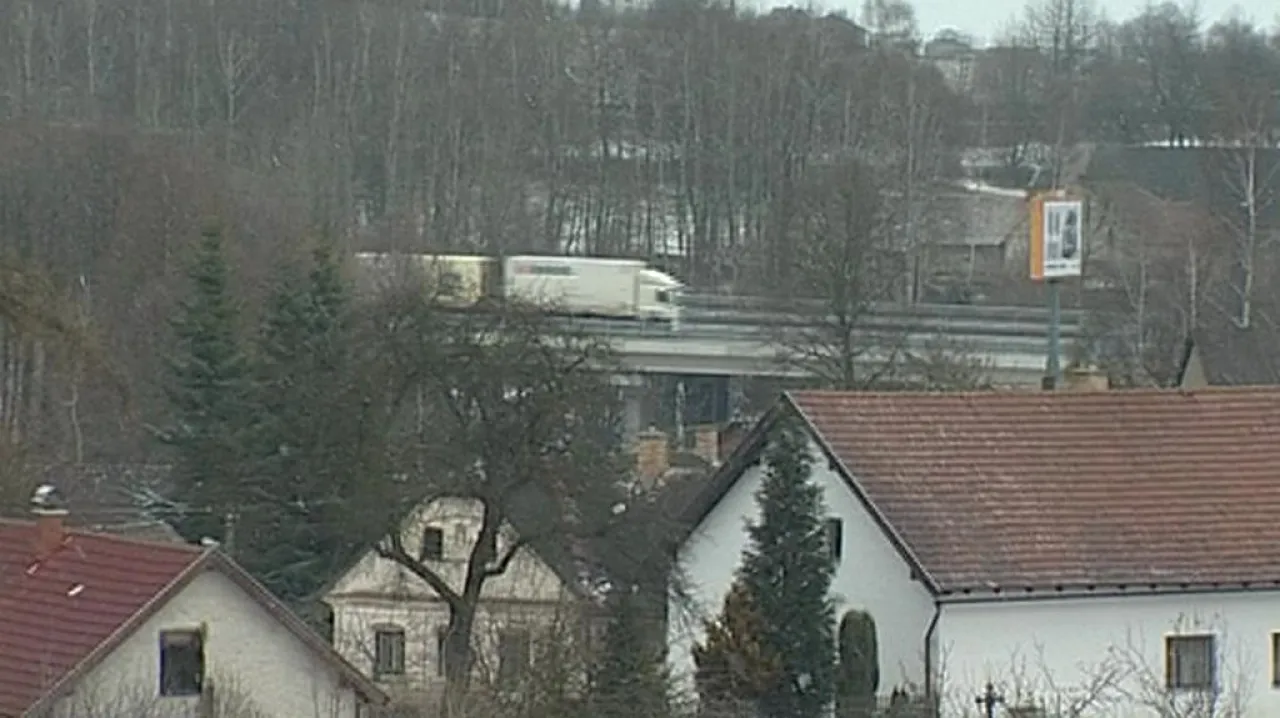 Stop má i stavba protihlukových stěn — ČT24 — Česká televize