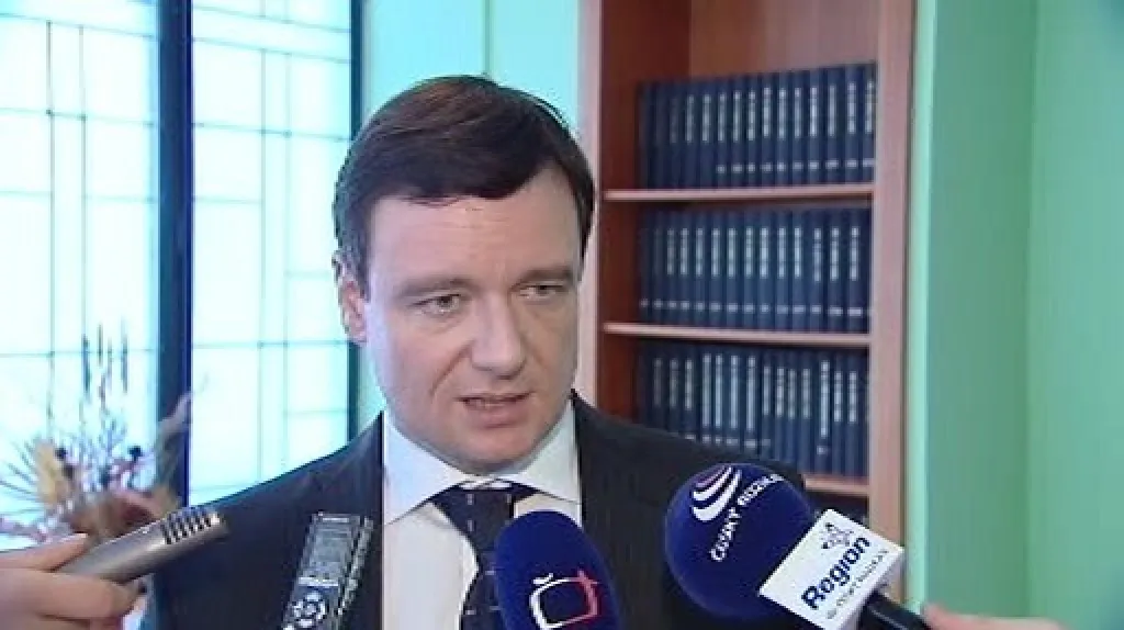 David Rath dál pobírá dva platy, část peněz chce rozdat — ČT24 — Česká ...