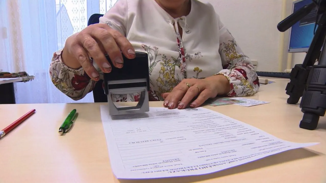 Nejsou lidi. Úředníci odešli a stavební úřad zkolaboval — ČT24 — Česká ...