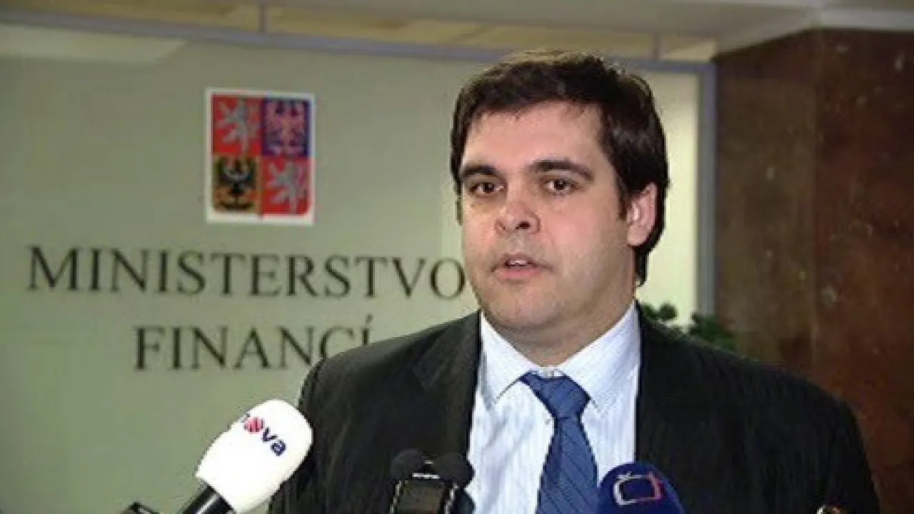 Bezděk: Bez změn bude za 40 let důchodový schodek 120 miliard — ČT24 ...