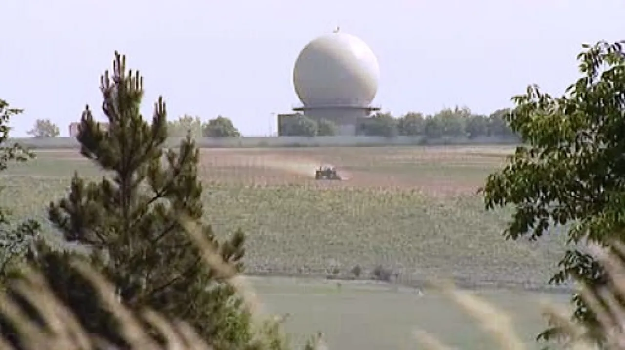 Radar NATO u Slavkova prochází testy a jitří vášně — ČT24 — Česká televize