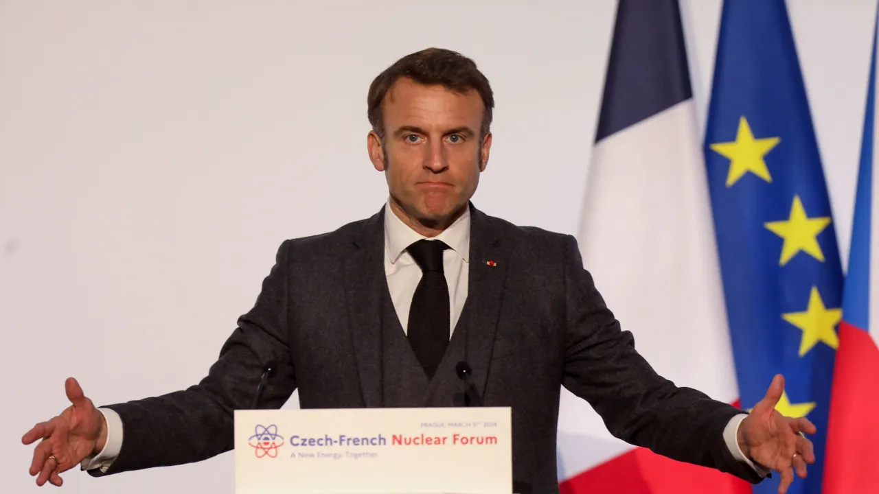 „Nemyslitelné se stává skutečností,“ zdůvodňuje Macron svůj jestřábí ...