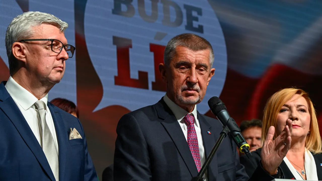 PODÍVEJTE SE: Koaliční smlouva mezi ANO, SPD a Motoristy — ČT24 — Česká ...