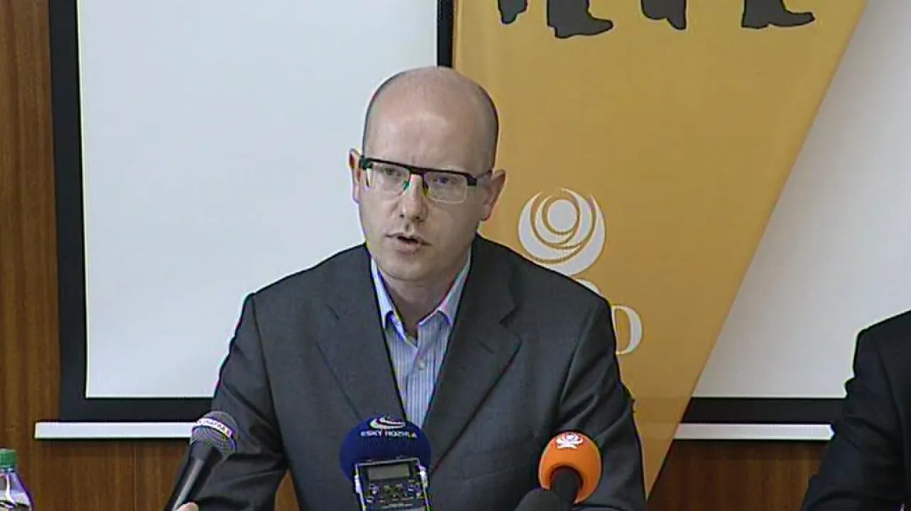 ČSSD: Rath má vrátit mandát a skončit má i celé vedení kraje — ČT24 ...