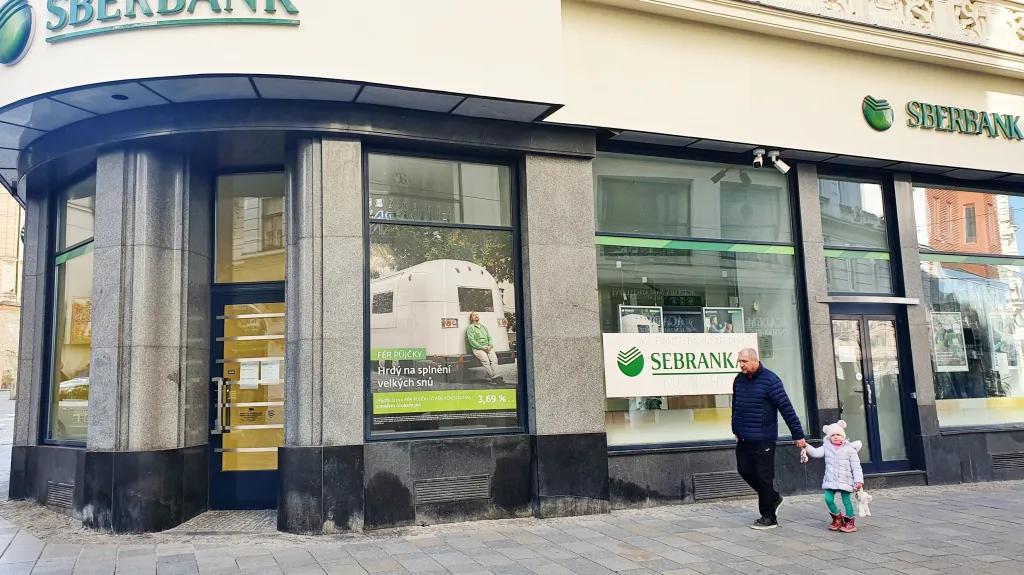 Soud poslal Sberbank CZ do konkurzu — ČT24 — Česká televize