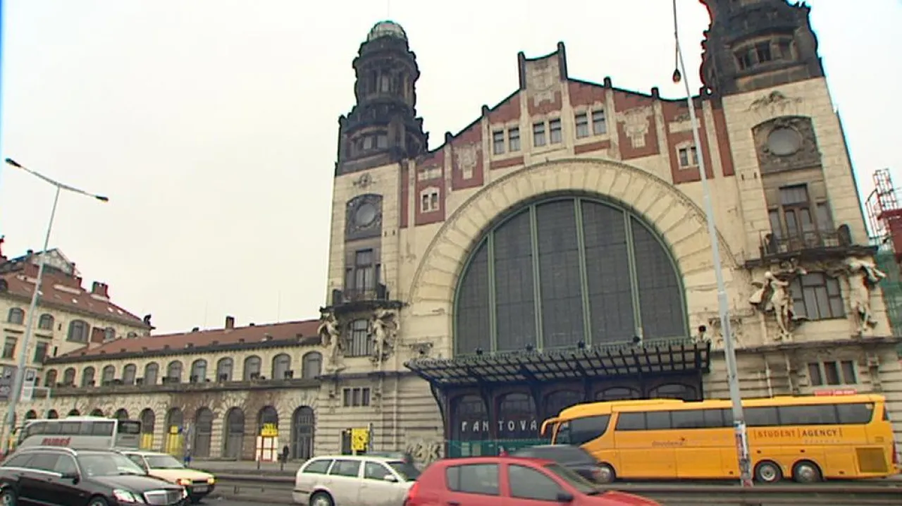 Praha dostane zpět svůj klenot – Fantovu budovu — ČT24 — Česká televize