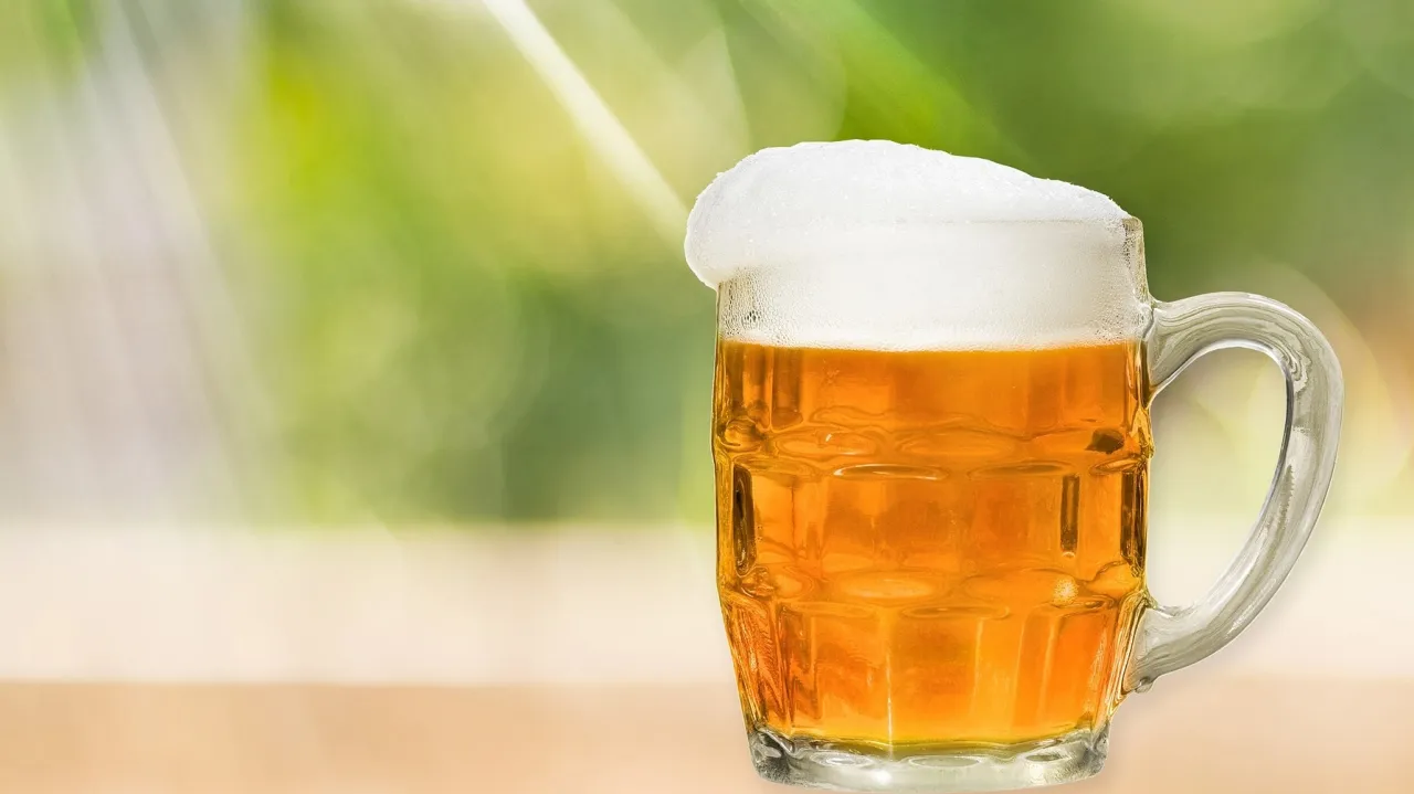 Umělá inteligence upravila pivo. Experti novou variantu ocenili — ČT24 ...