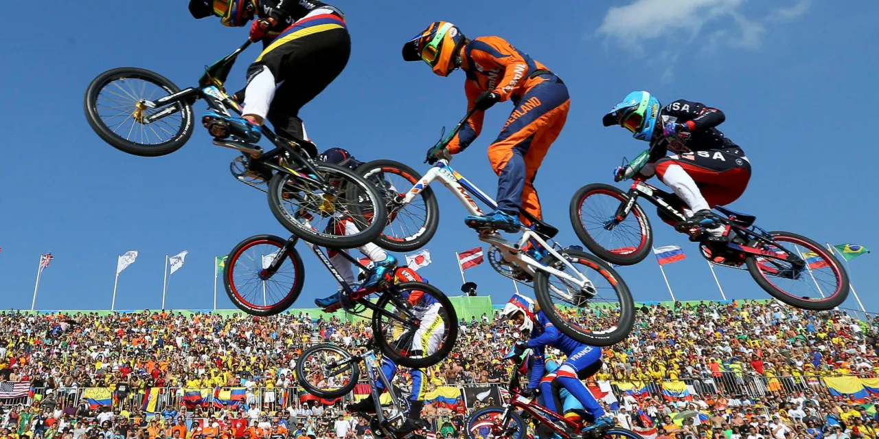 Jízdní kolo slaví 200 let. Změnilo dopravu, urbanismus, sport i námluvy — ČT24 — Česká televize