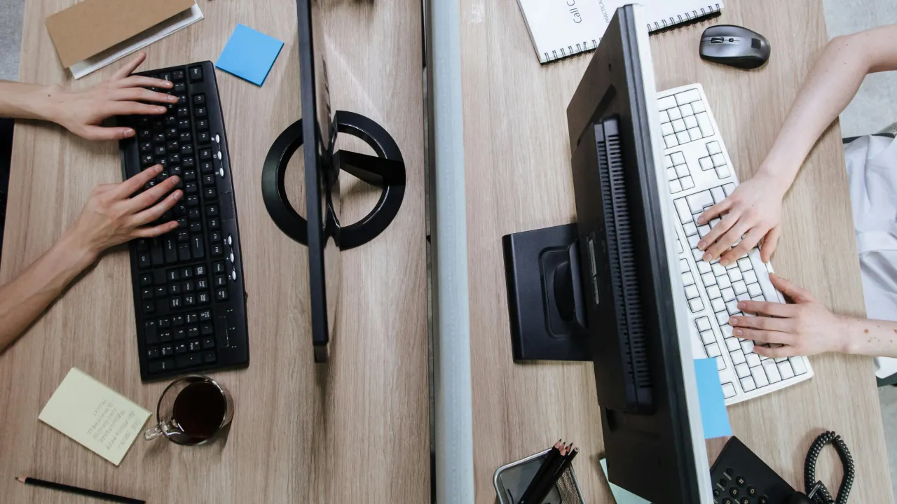 Senát schválil odklad digitalizace státu na rok 2027 — ČT24 — Česká ...