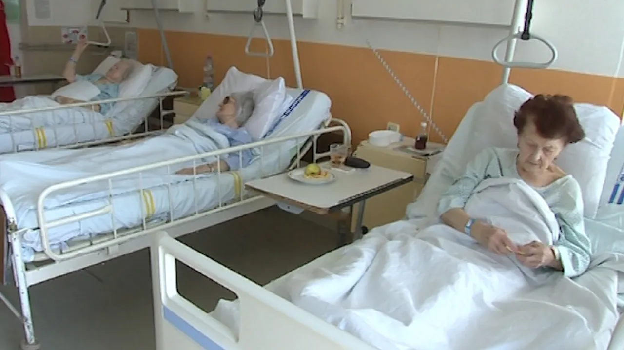 Uherskohradišťská nemocnice: Kupte nám postele. Zn. Spěchá — ČT24 ...