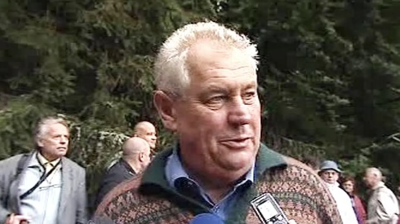 Zeman uvažuje o návratu - se „Stranou práv občanů“ — ČT24 — Česká televize