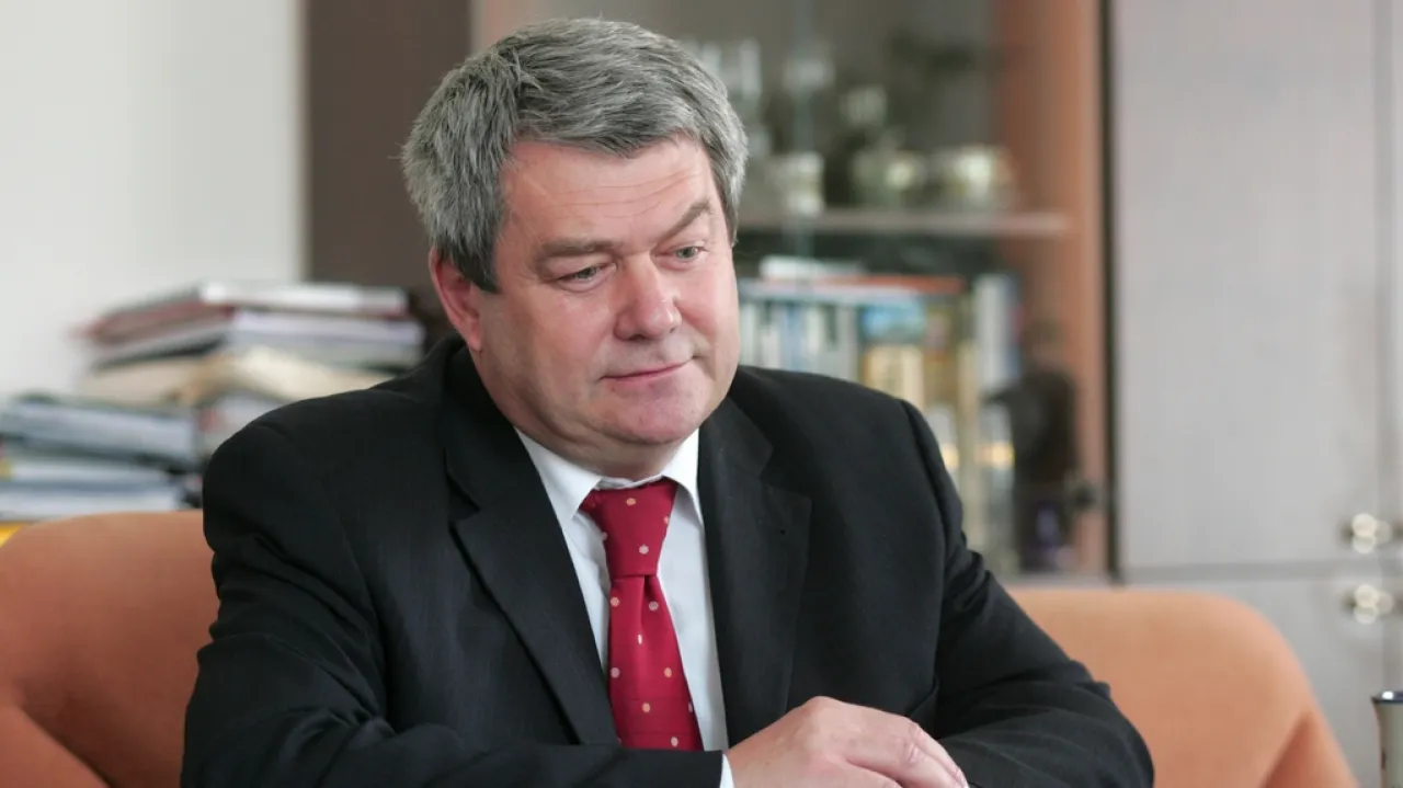 Do čela komunistů bude kandidovat Filip, Grospič a Juroška — ČT24 ...