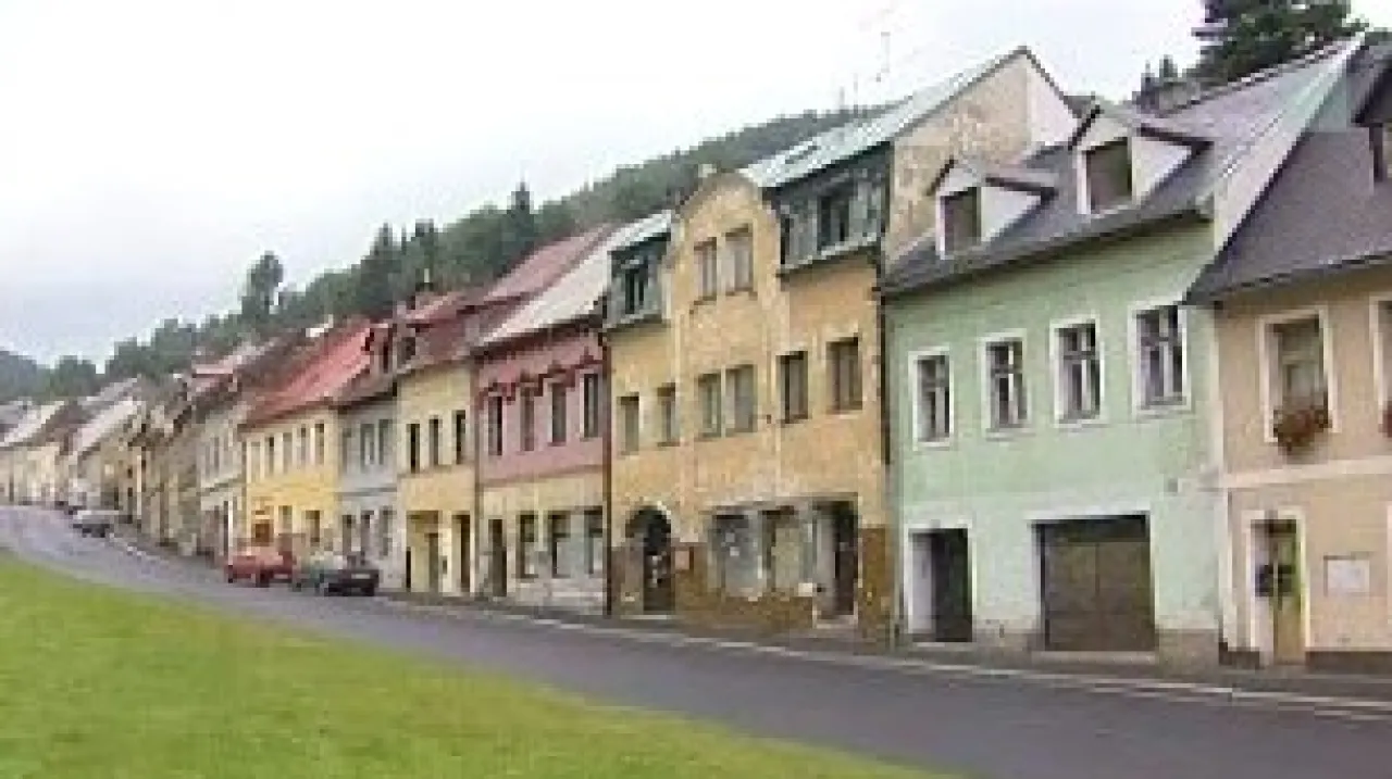 Ze starých uranových šachet uniká radonový plyn — ČT24 — Česká televize