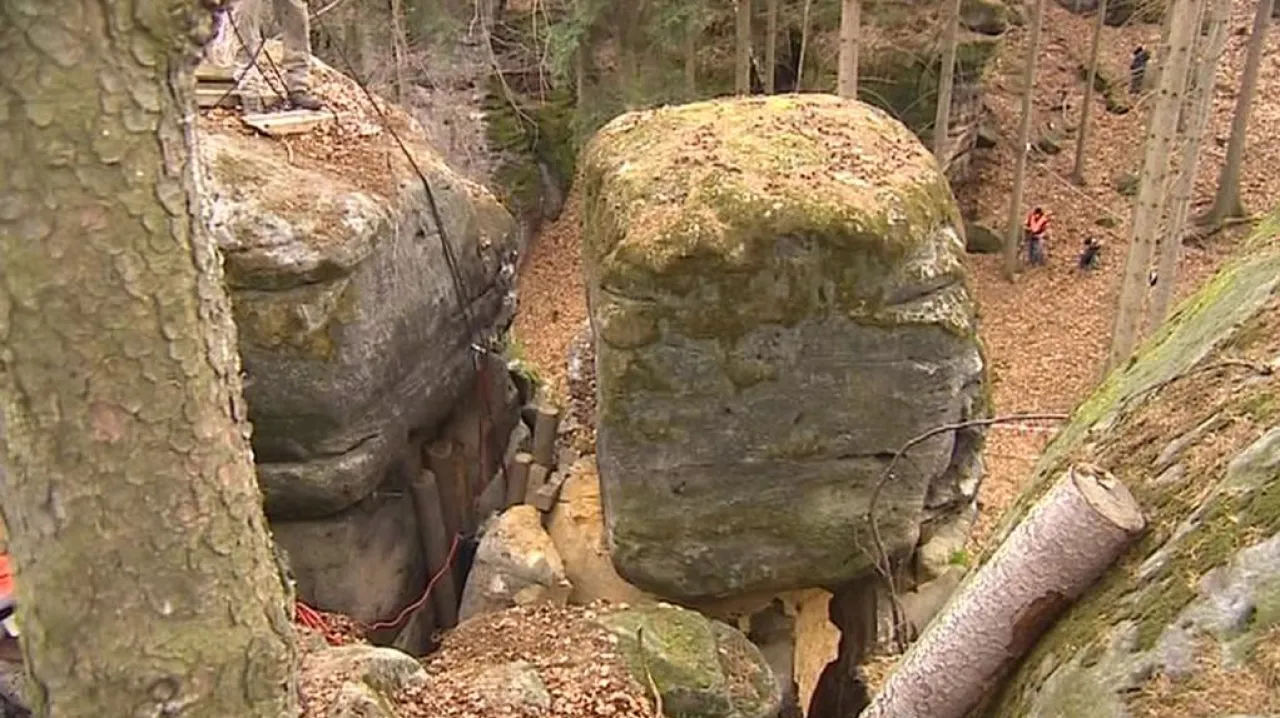 Zpevnění skal u hradu Valdštejn se odkládá — ČT24 — Česká televize