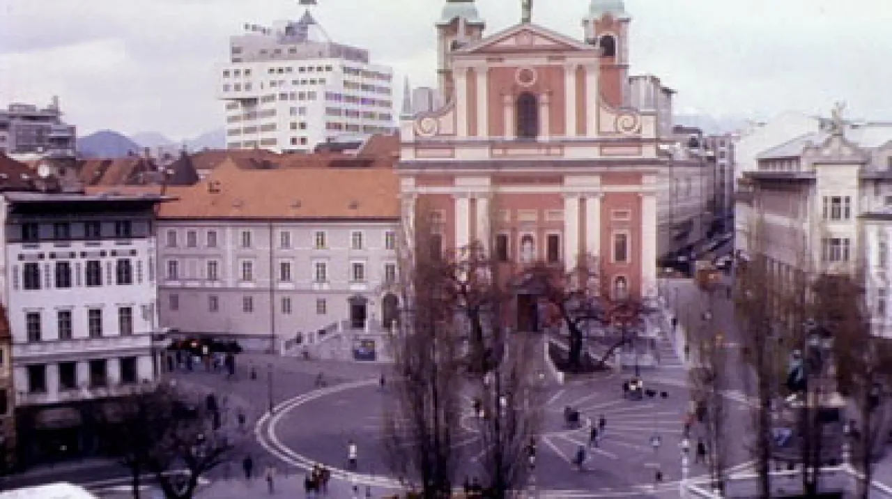 Slovinsko už také ručí za vklady neomezeně, Itálie do sta tisíc eur ...