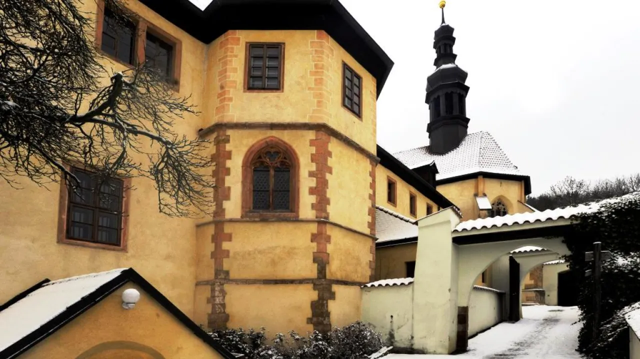 Kadaň chce do UNESCO, přihlásí františkánský klášter — ČT24 — Česká ...