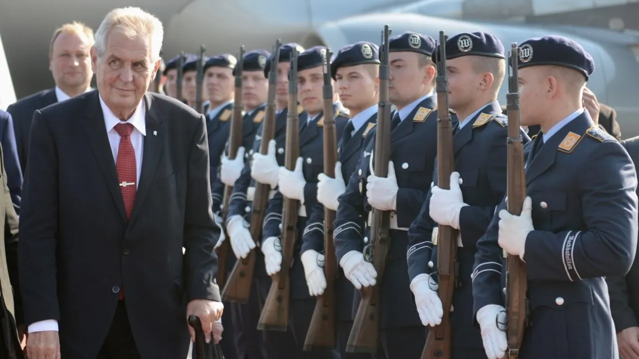 Zeman odletěl na tři dny do Německa, v pátek se setká s Merkelovou ...