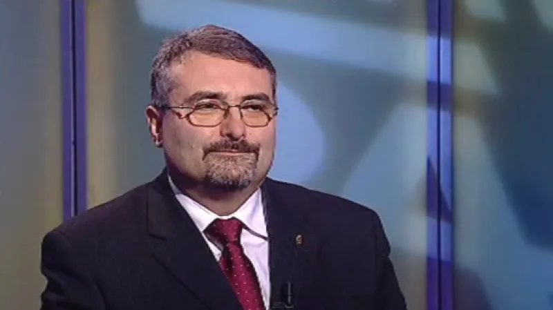 Rath vyhrožuje ředitelům pojišťoven — ČT24 — Česká televize