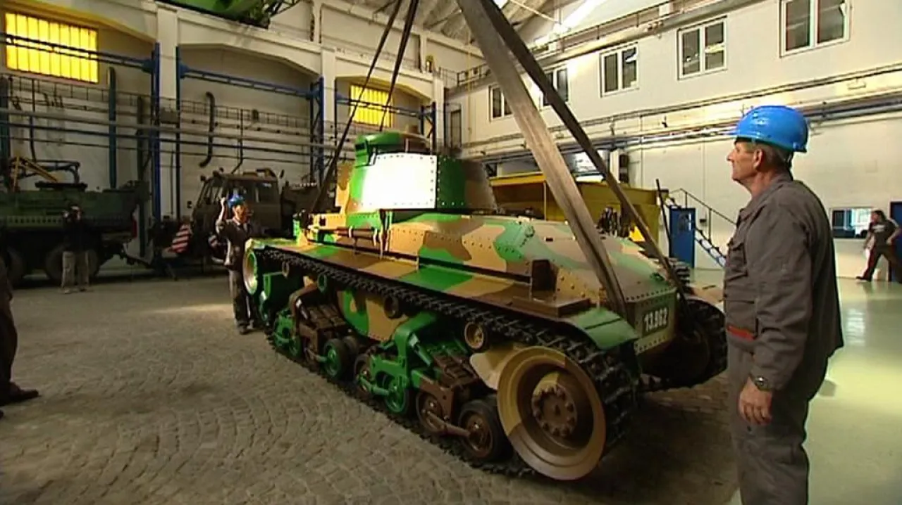 Legendární tank LT 35 se po rekonstrukci ukáže veřejnosti — ČT24 ...