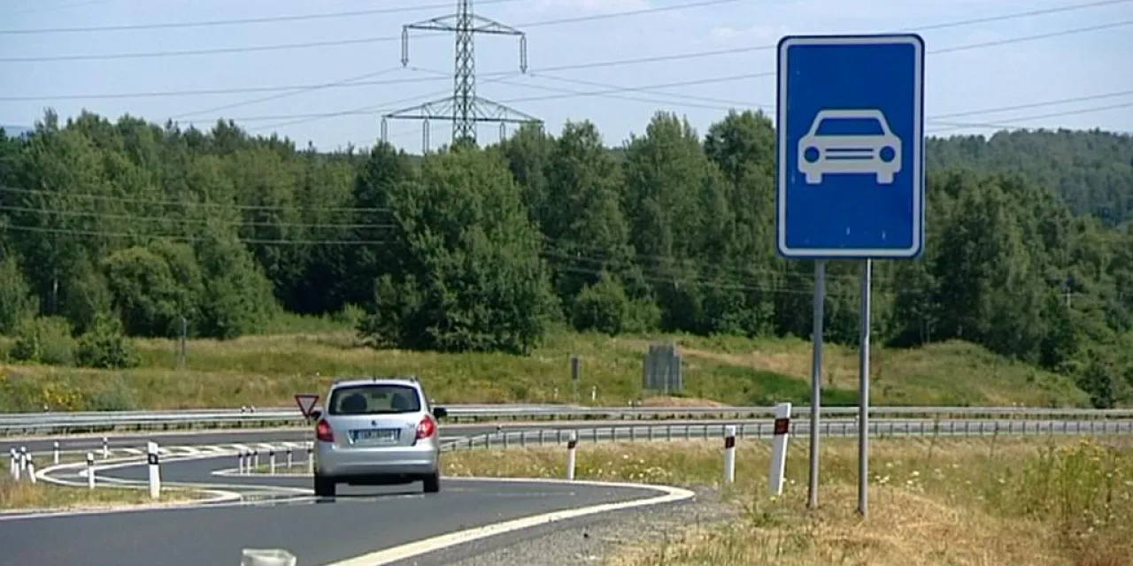 Přes Český ráj rychlostní silnice nepovede, aut tudy jezdí málo — ČT24 ...