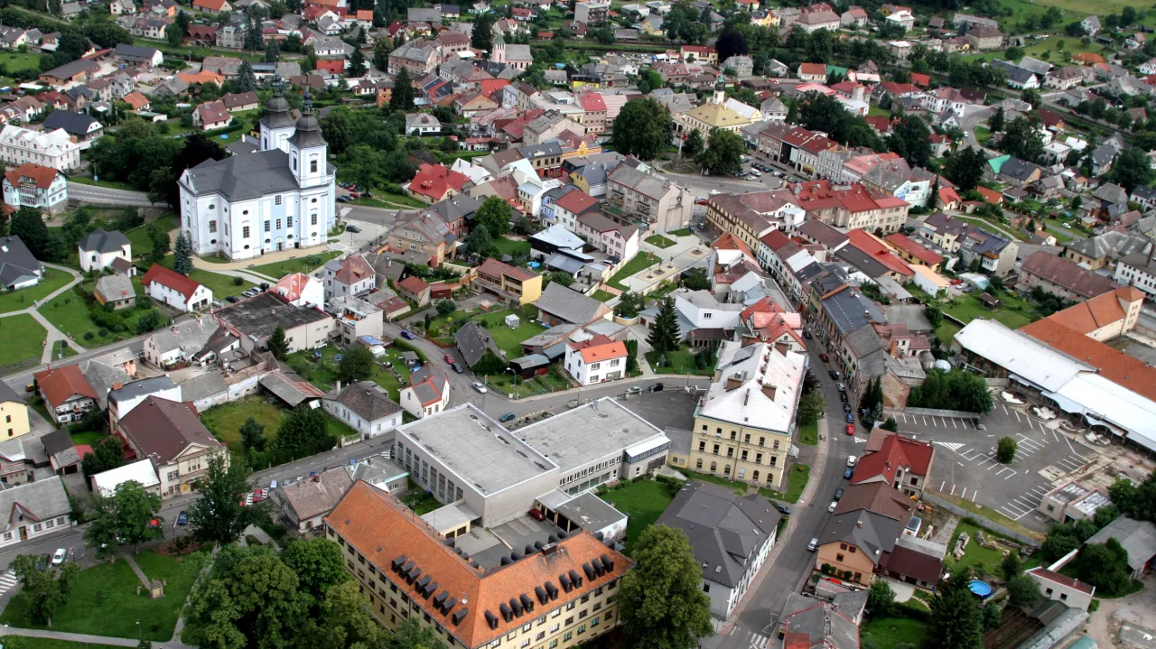 Divoká Orlice už Žamberk neohrozí — ČT24 — Česká televize