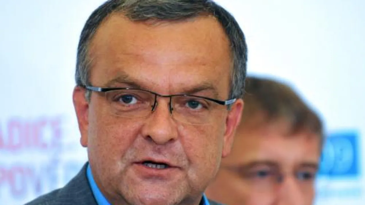 Kalousek: Peníze resortům škrtat nebudu, jen je zmrazím — ČT24 — Česká ...