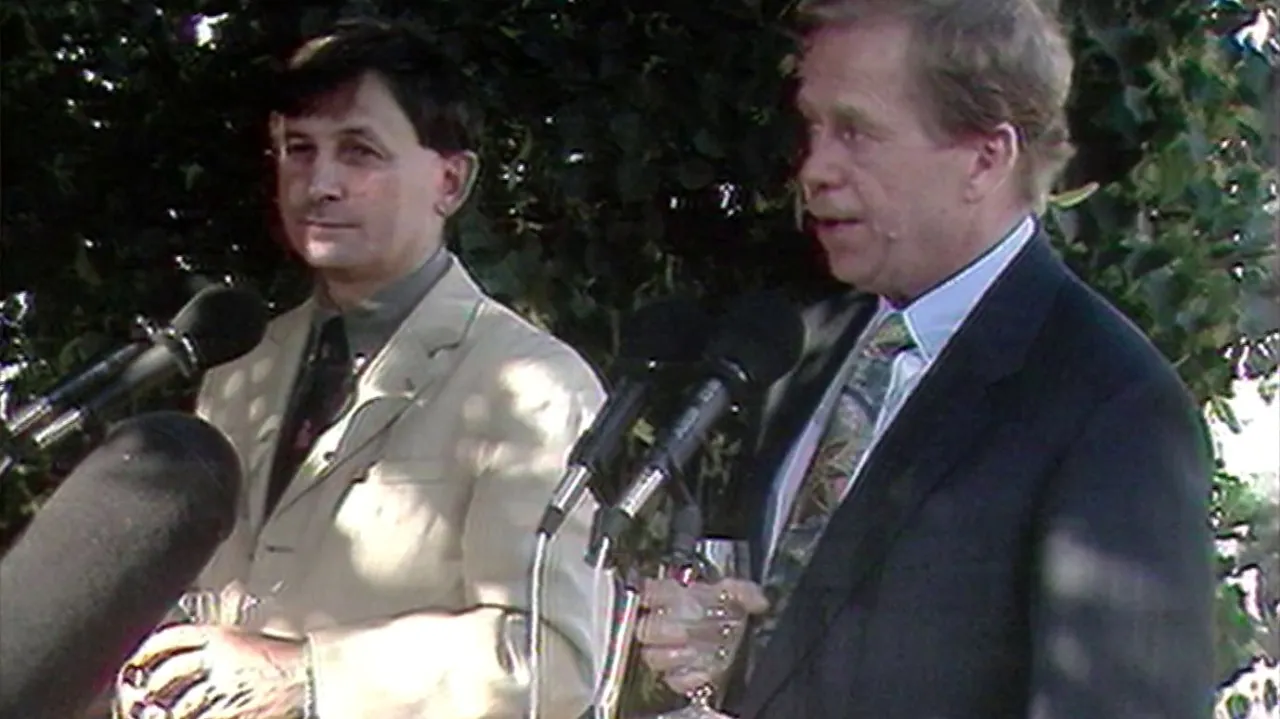 30 let zpět: Prezident Havel přijal návrh na sestavení nové federální ...