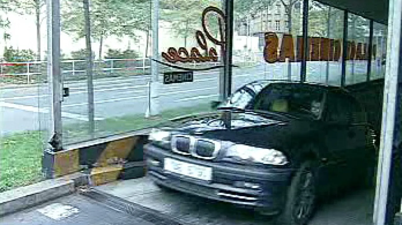 Parkování zdarma v OC Smíchov končí — ČT24 — Česká televize