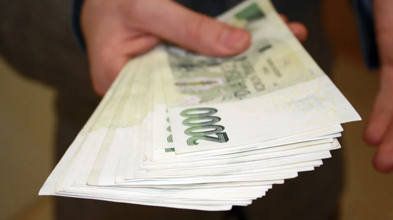 Slušný důchod? Pro Čechy i 19 tisíc — ČT24 — Česká televize