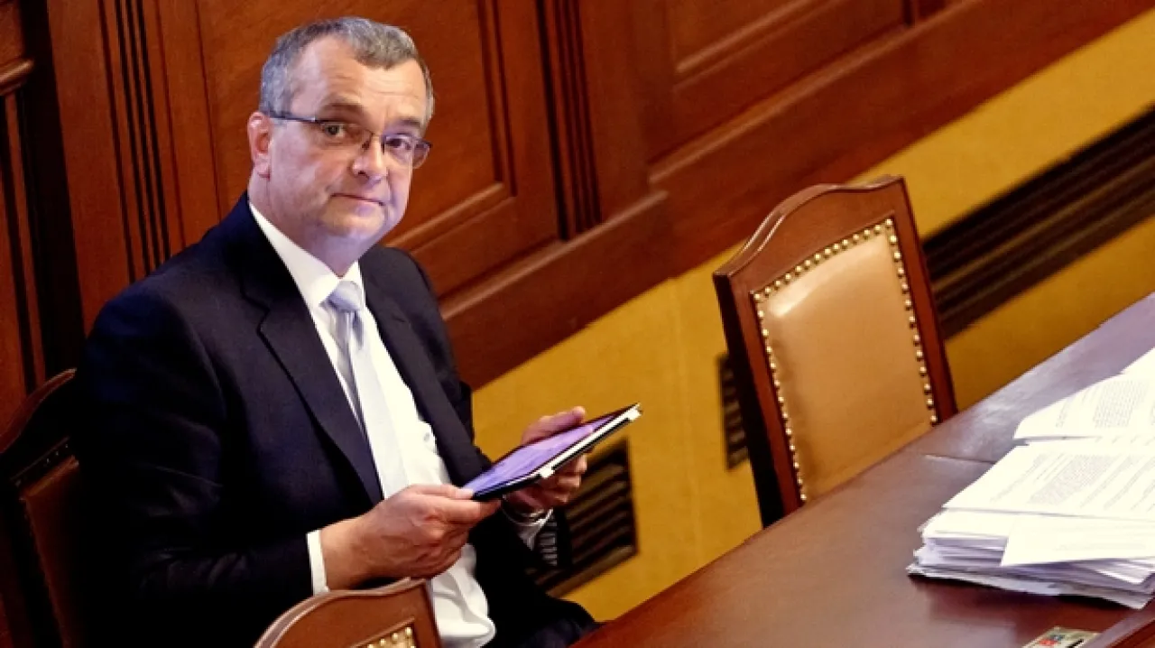 Kalousek kývl na vyšší zdanění bohatých — ČT24 — Česká televize