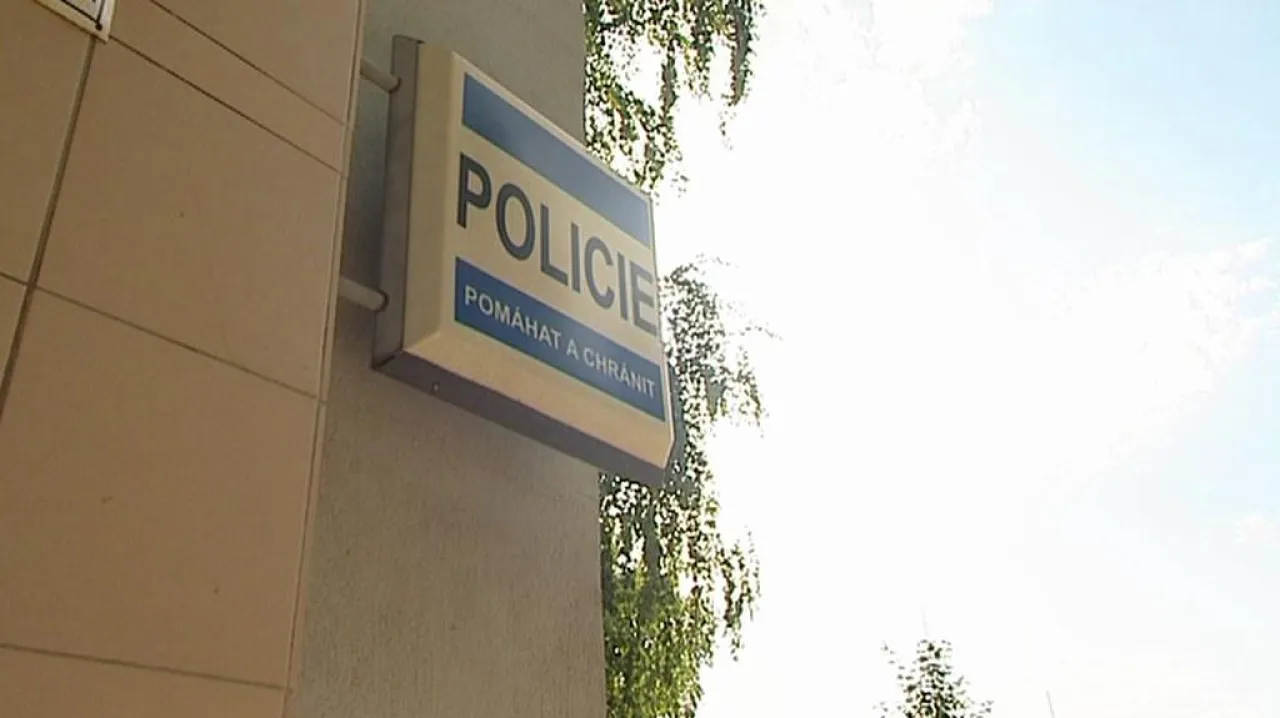 Zájemce o brigádu někdo okrádá na dálku — ČT24 — Česká televize