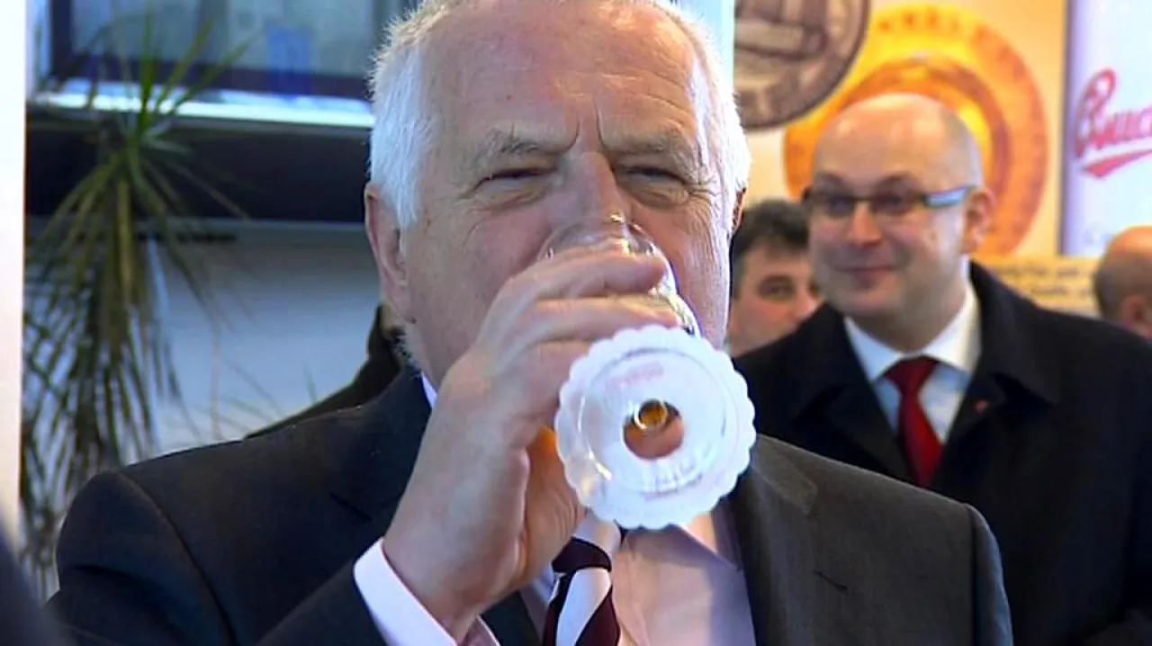 Klaus se loučil v jižních Čechách, Zeman se přivítá na Zlínsku — ČT24 ...