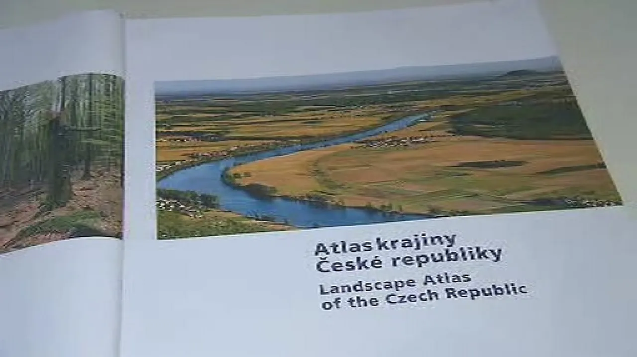 Česká republika bude mít vlastní komplexní atlas krajiny — ČT24 — Česká ...