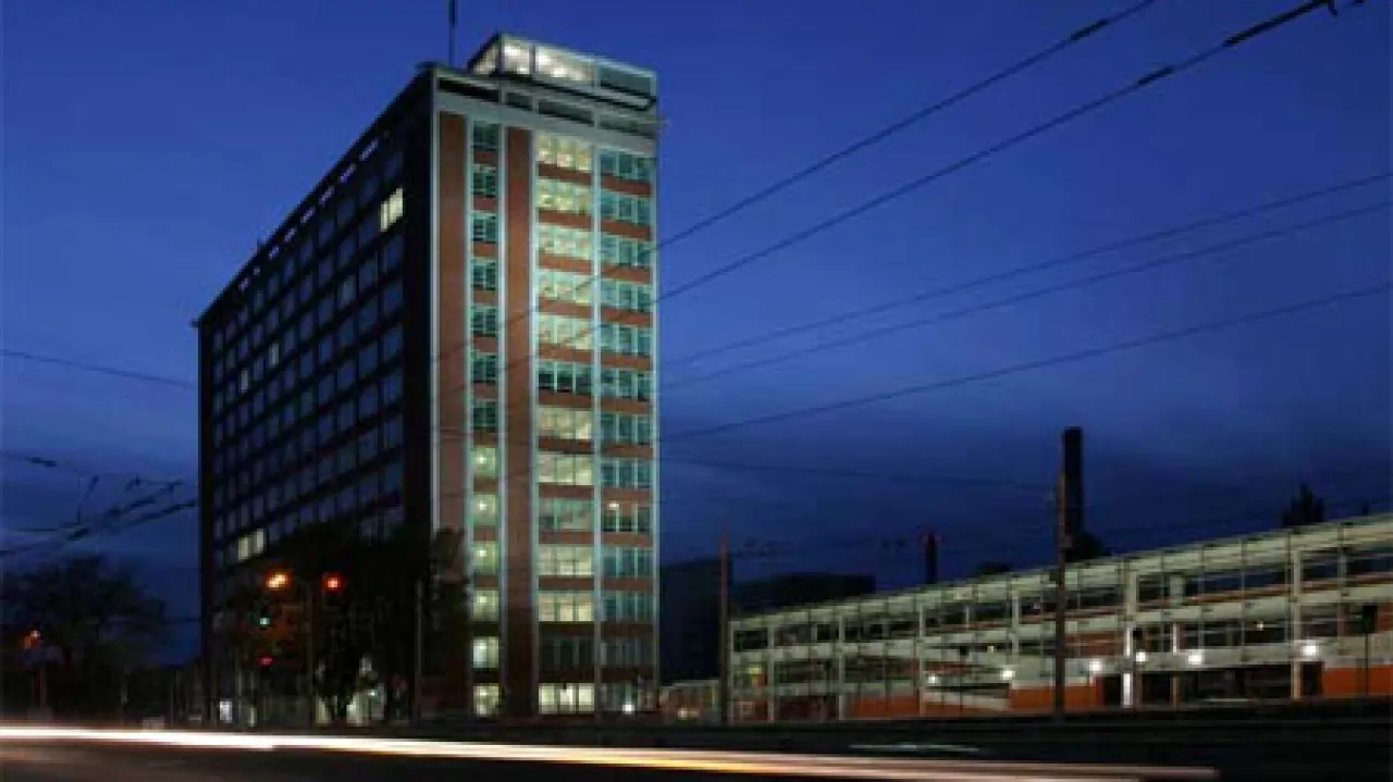 Parkování u zlínské nemocnice má vyřešit nový parkovací dům — ČT24 ...