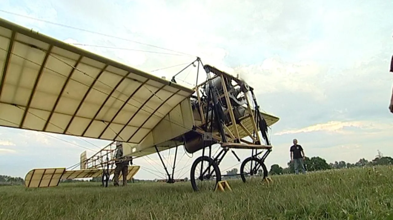 Hrobka letce Kašpara má nový kabát — ČT24 — Česká televize