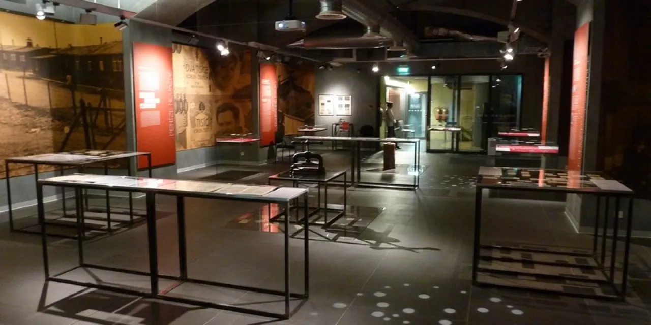 Padělání peněz – druhé nejstarší řemeslo — ČT24 — Česká televize