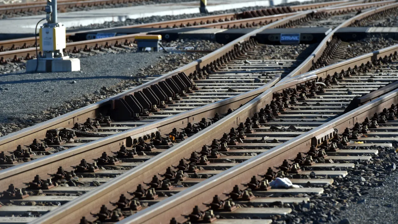 Stát chce výrazně ušetřit na dálkových tratích. O linky se zajímají i ...